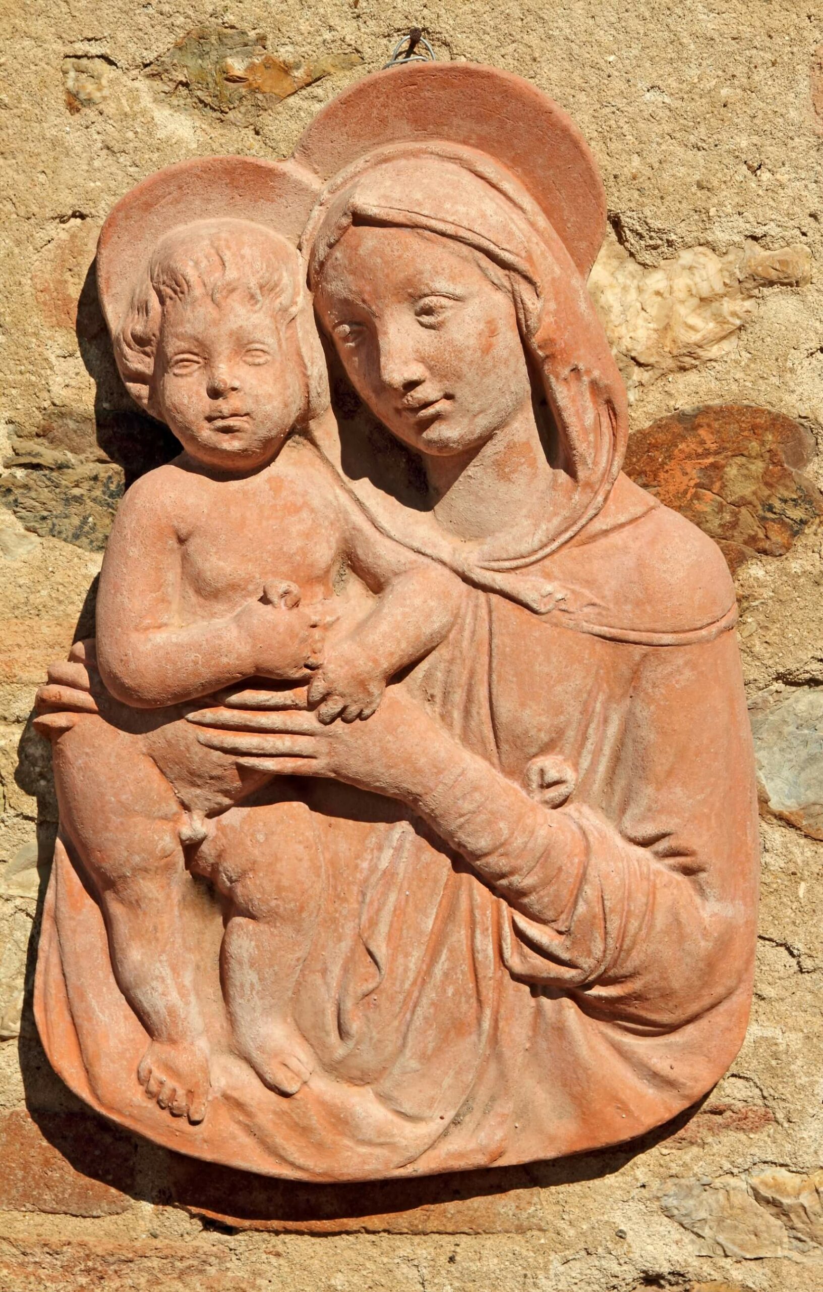 Terracotta Reliefs und Wandbilder